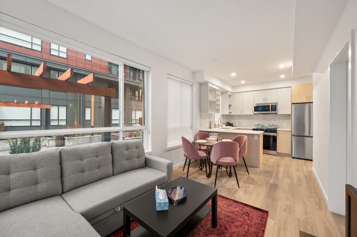 Clean, Comfortable,  Beautiful 2 Bedrm Apartment. - Surrey