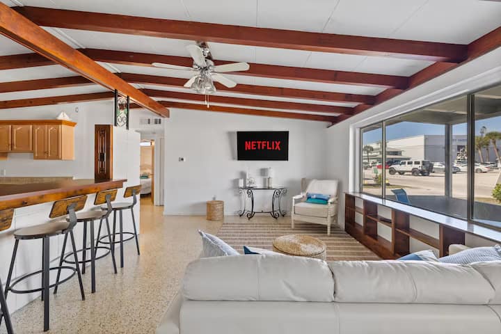 Retro Reef! Walk To Beach, Boats & Restraunts. - Venice, FL