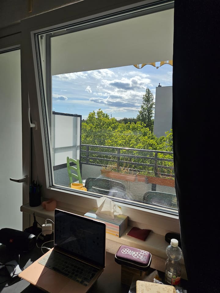 Charming And Spacious Home!
Warm & Peaceful. - Berlin