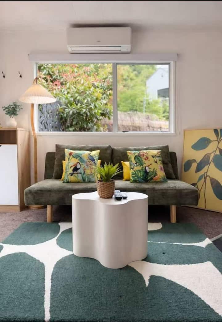 Lake & Mountain Views, Spacious 2br Home - Queenstown