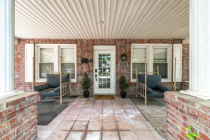 Historic Gastonia Gem | Private Gym | Sleeps 9 - Dallas, NC