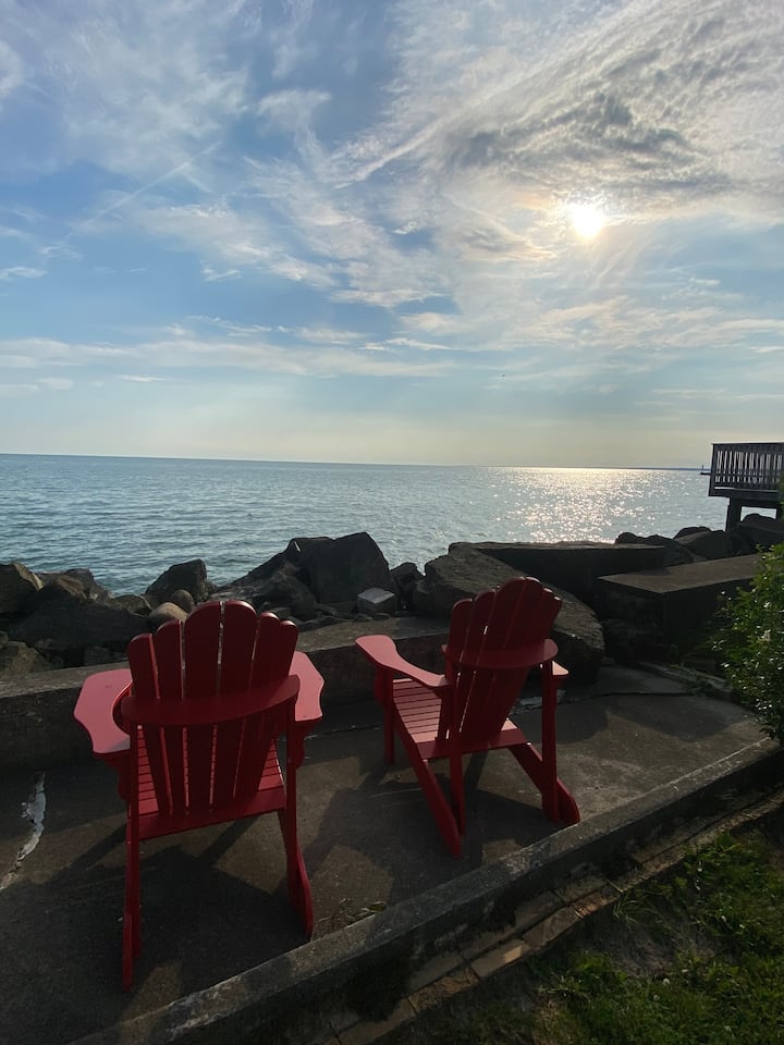 Tranquil Lakeside Escape Close To Point Pelee - Ontario