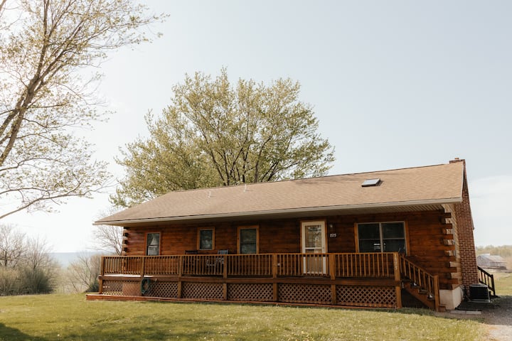 Cozy Cabin Near Hershey – Quiet Farm Views & Porch - Middletown, PA