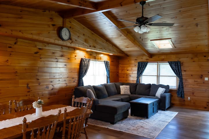 Cozy Cabin Near Hershey – Quiet Farm Views & Porch - Middletown, PA