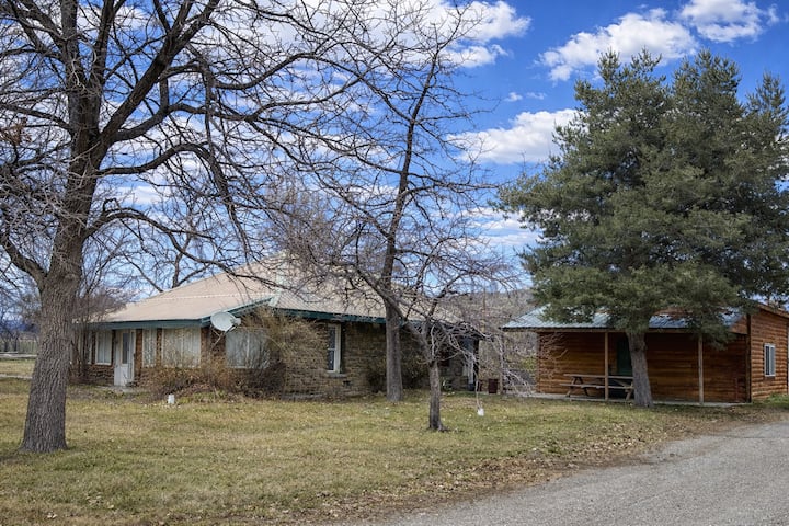 Medicine Wheel Ranch - Rock House - Three Island Crossing State Park, Glenns Ferry