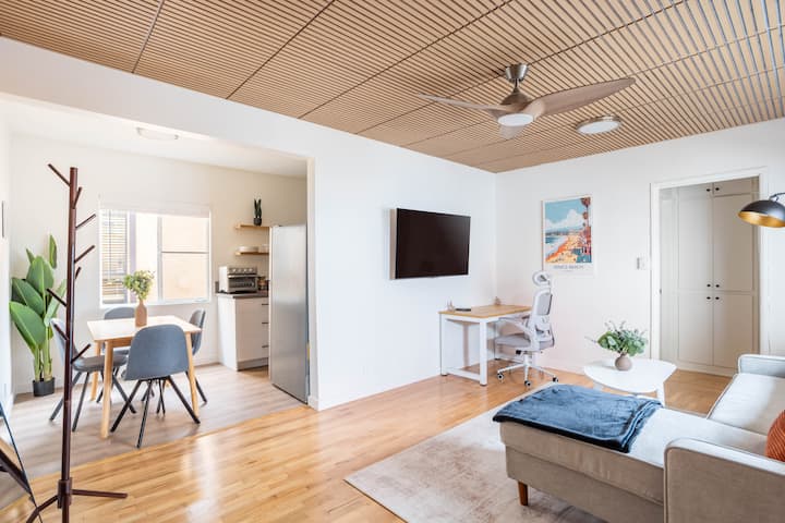 Chic Renovated Venice Beach 1br | Desk | 30+ Days - Venice Beach, CA
