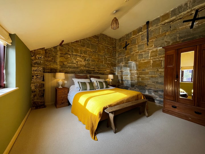 The Rooms At Lower Farm.
The Granary Room 3. - Taunton