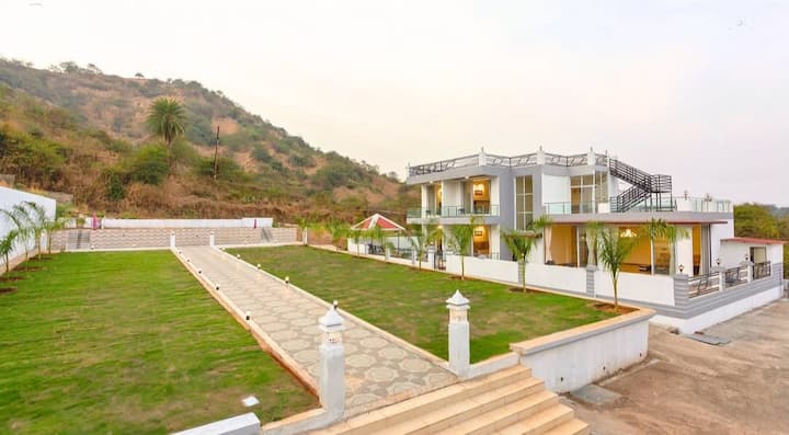 4bhk Bella Villa - Neral Turf | Pool | Gaming Zone - Matheran