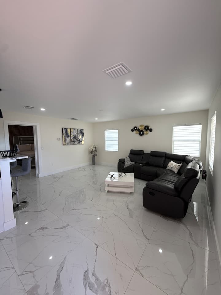 Mini Casa - Tampa, FL