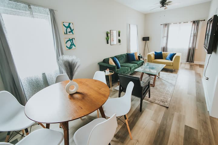 12 Min Walk To Riverfront, Beautiful New Home - Wilmington, NC
