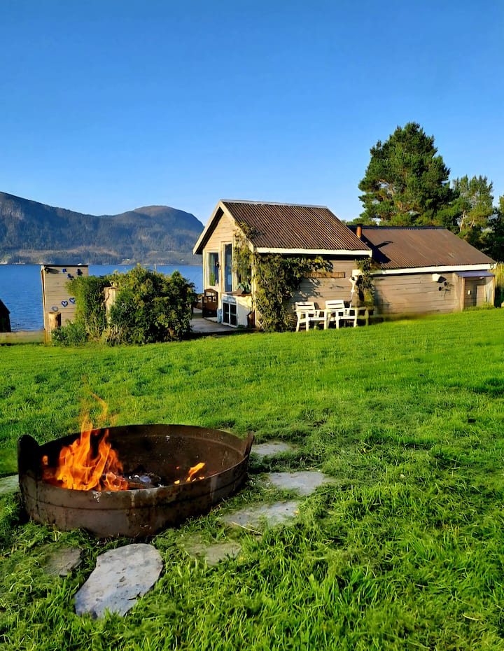 Unik Tradisjonell Norsk Hytte Ved Fjorden - Norway