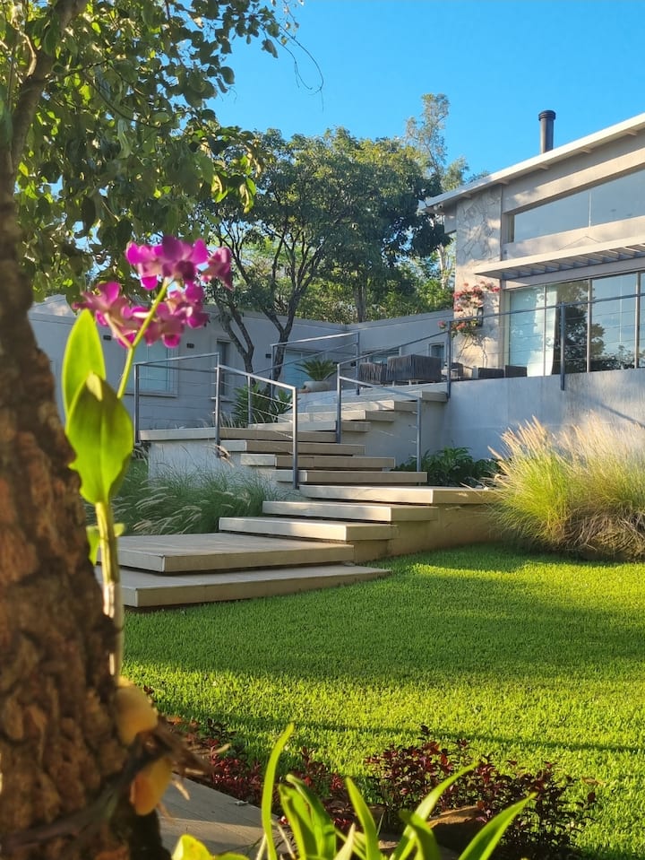Casa Con Vista Al Lago Y Cerca De Es Vedrá. - Paraguay