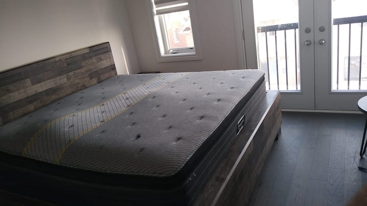 Quiet, Comfortable Private Rooms In A Modern Home - Bowmanville