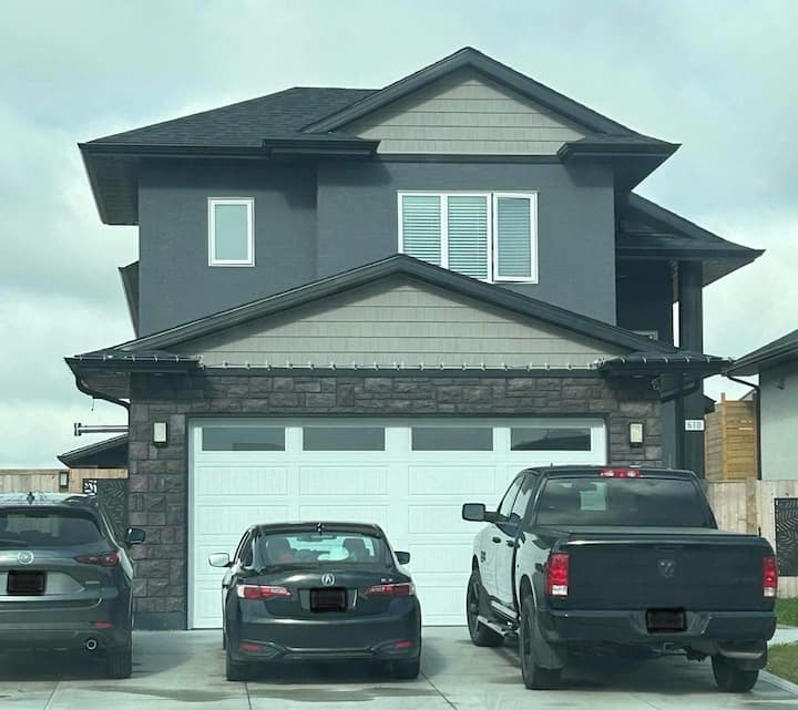 Cozy Basement Suite (2br)| Full Kitchen & Laundry - Saskatoon