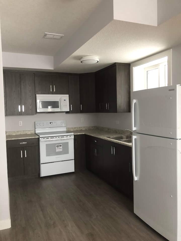 2br Basement Suite | Full Kitchen & Laundry - Saskatoon