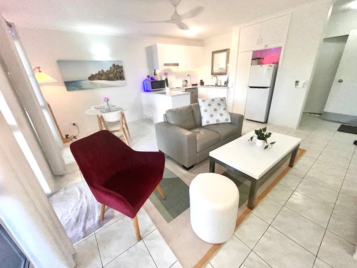 Best One Bedder Beachside Apartment Resort. - Cairns