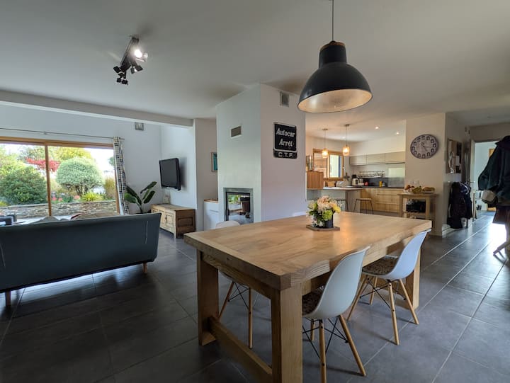 Longère Rénovée Tout Confort En Campagne - Chateaulin