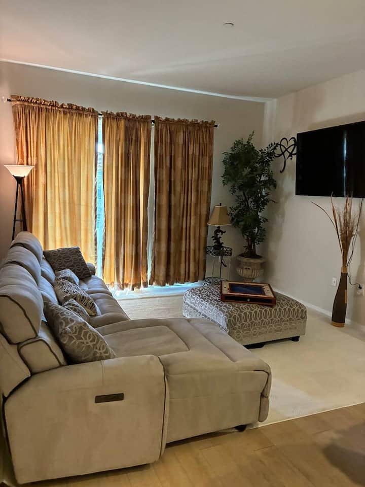 2br/2ba Near John Wayne Airport - Irvine, CA