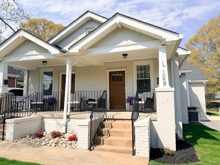 Charming Downtown Greer Retreat - Greer, SC