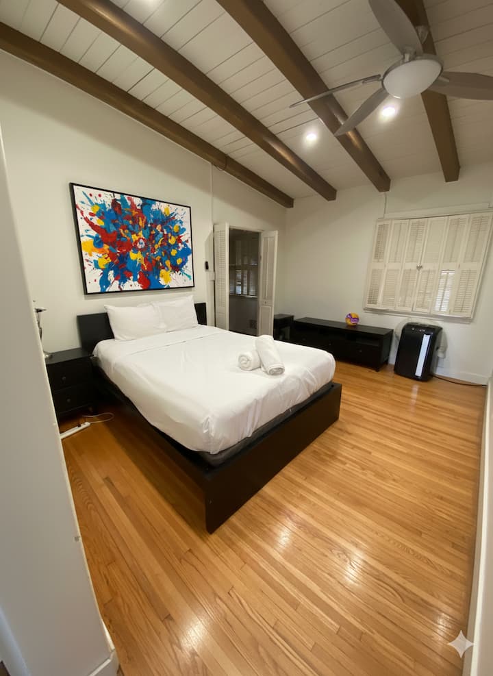 Spanish Style 1bed Apartment Near Beverly Hills - Beverly Hills, CA