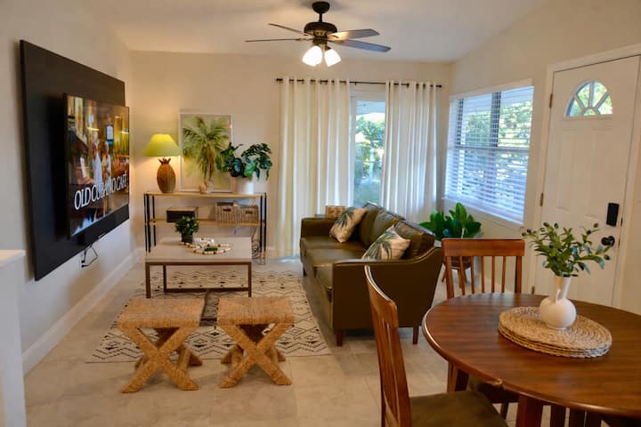 Vibrant Cuban Style 3br | Near Beach & Downtown - Fort Myers, FL