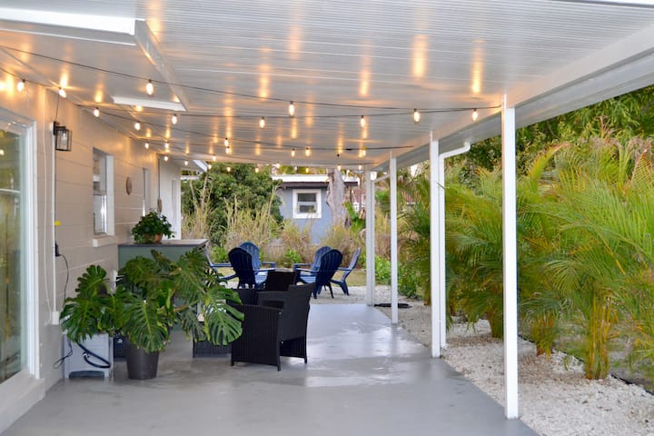 House + Guesthouse | Bbq | Fire Pit | Dtwn/beach - Fort Myers, FL