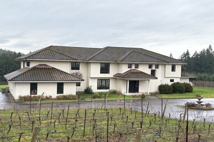 Winery Mansion Retreat - 오리건
