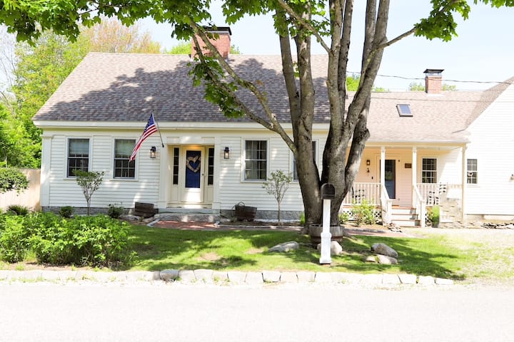 Quintessential Maine Farmhouse In Kennebunkport! - Kennebunkport, ME