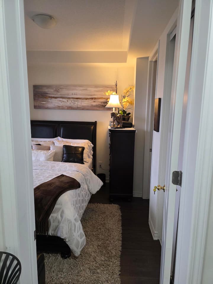 A Bright Clean Furnished Room Available For Rent. - Whitby