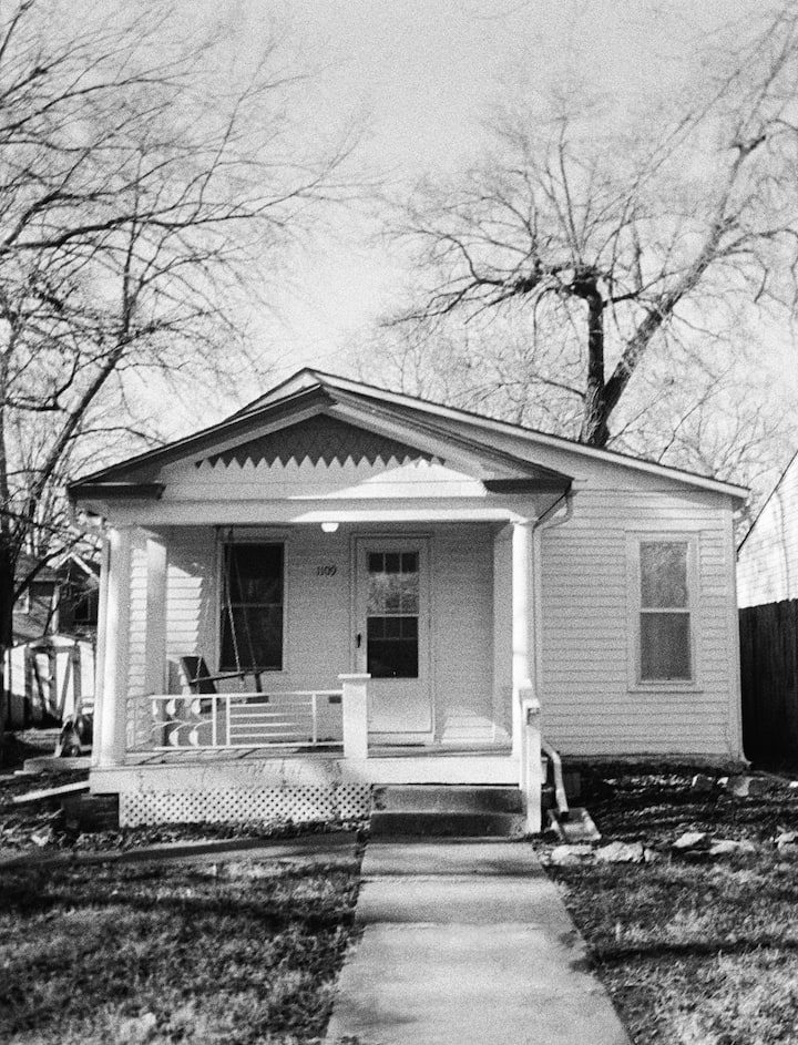 Curated 1890s Cottage In East Lawrence - Lawrence, KS