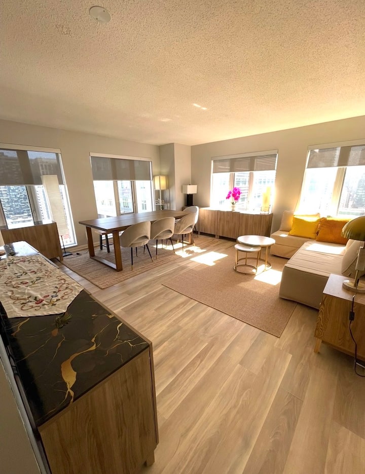 Core Downtown Corner Unit | Subway | Free Parking - Toronto