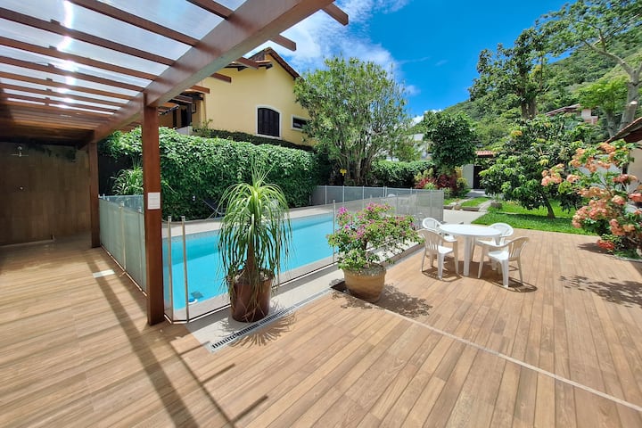 Casa Com Duas Suítes E Piscina Em Itacoatiara - Niterói