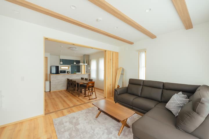 【New 】家族でゆっくり過ごせる隠れ家的宿/空港近く/新築一棟貸し/最大7 名/今だけオープン価格 - Kumamoto