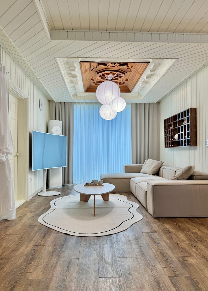 [행궁안채]#화성행궁,행리단길 도보 3분#3층 단독#40평#무료주차#화장실2개 - Suwon-si