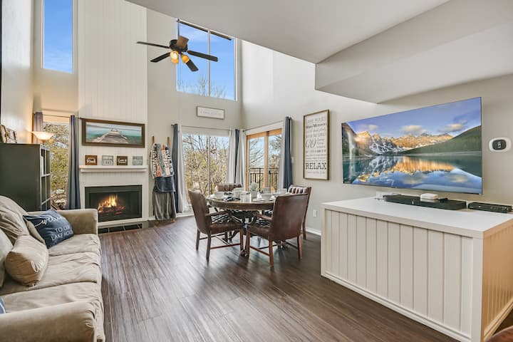 Lake Life Retreat | Cozy Condo | Sleeps 10 - Horseshoe Bay, TX