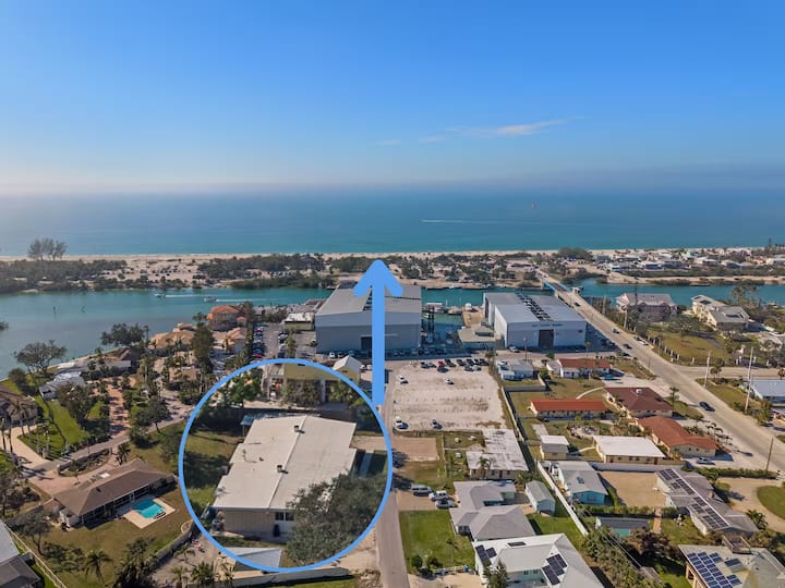 Sea Oats Walk To Beach! - Venice Beach, FL