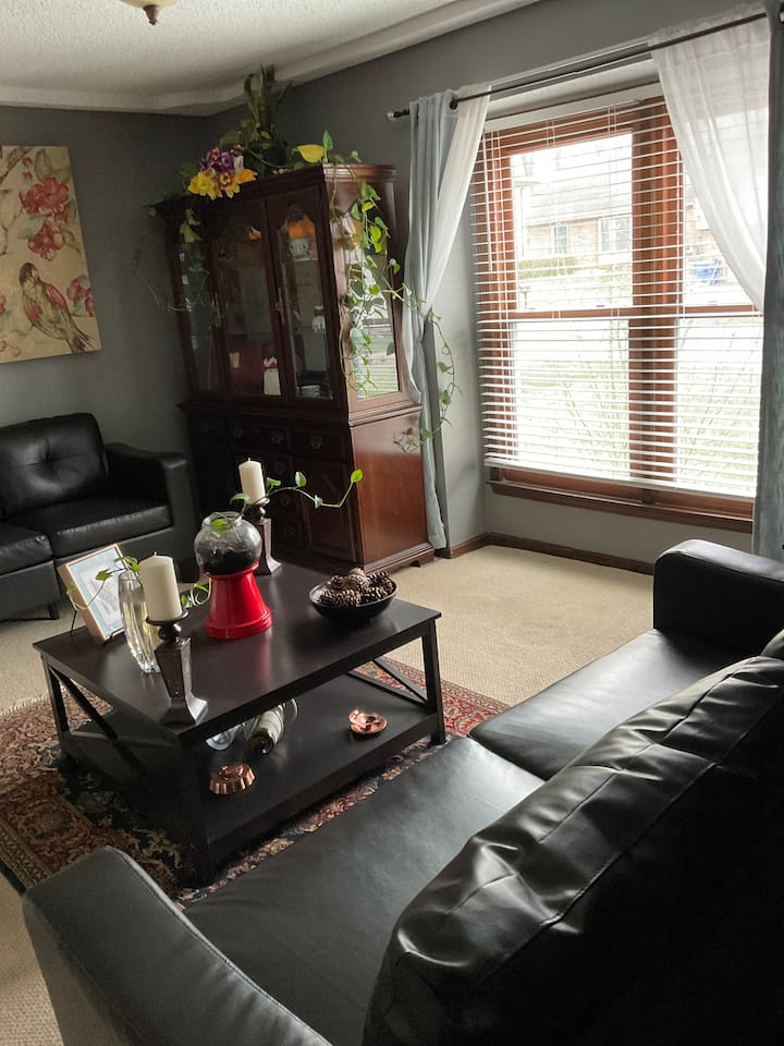 Comfortable Home In A Quiet Neighborhood - Shawnee, KS