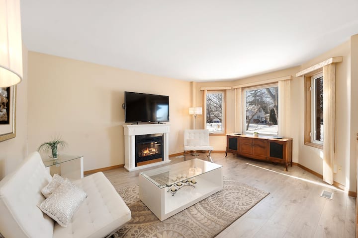 Welcome To Your Home Away From Home! - Windsor