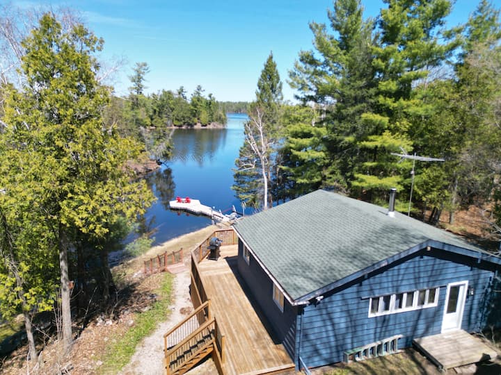Kalevala Pines | Private Waterfront Cottage - Perth
