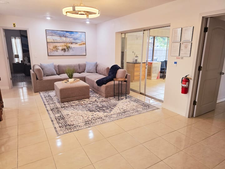 5br Bradenton Gem, Sleeps 12, Near Beaches & Img - Bradenton, FL