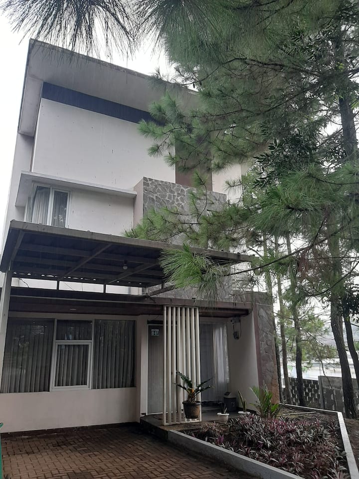 Villa Greenhill Garut Family Room Blok B07 - Garut