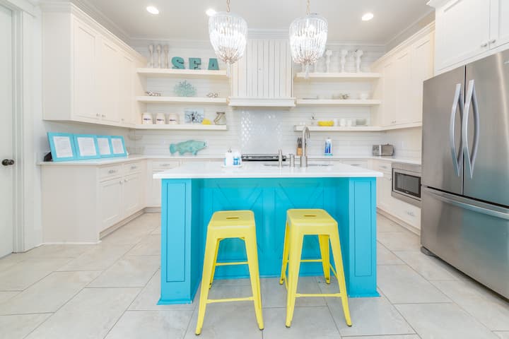 Magazine Gorgeous Luxury Family Home - Orange Beach, AL