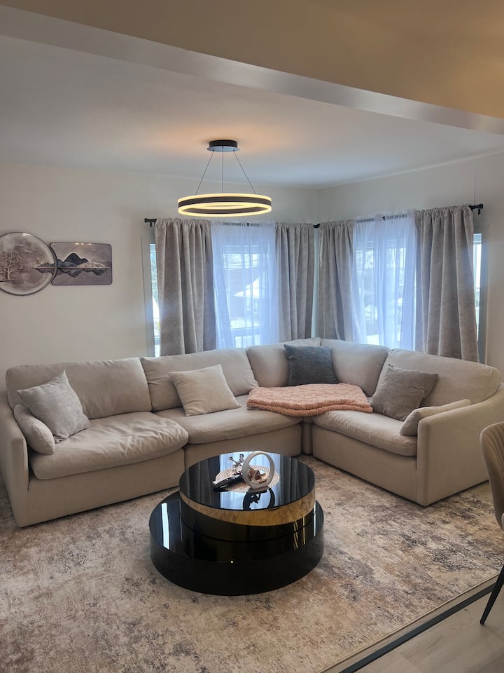 Modern Oasis In The Heart Of Roberval - La Tuque