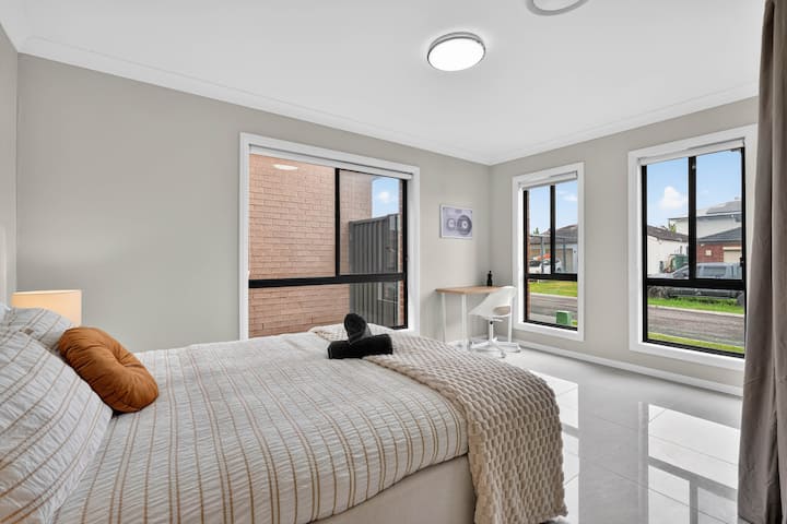 Spacious 5br With Secure Parking | 5 Mins To Mall - Liverpool