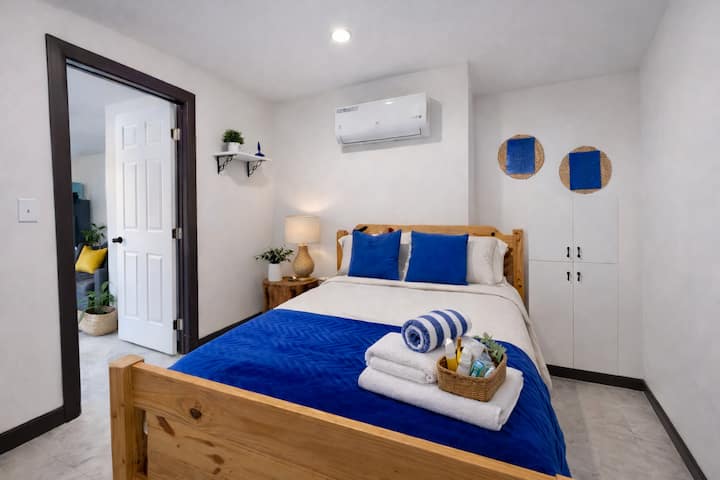Cozy Private 2br Suite W/ Gated Parking - Bahamas