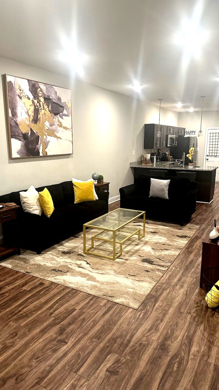 Modern Townhome, King Bed, 25 Mins To Ft. Campbell - Clarksville, TN