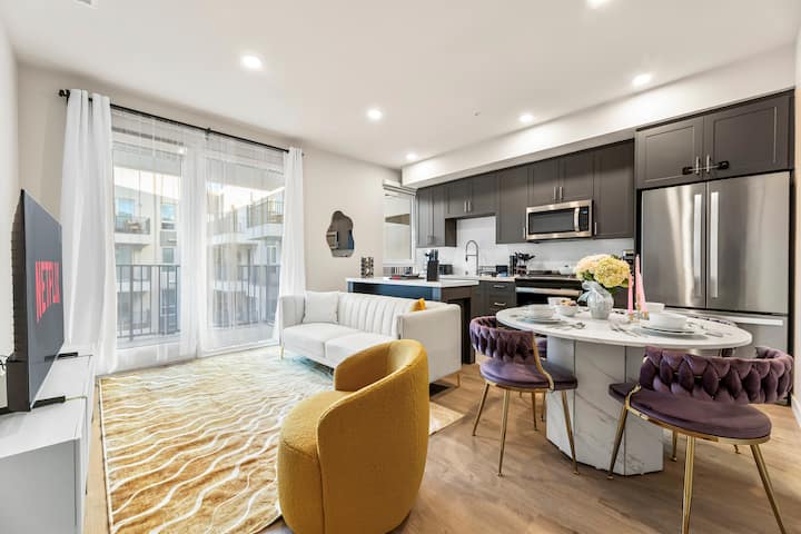 Velvet 2bd-2ba •Walk Of Fame•pool&spa, Freeparking - West Hollywood, CA