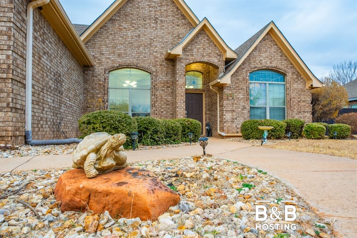 Hill Country | Spacious 4br Retreat - Abilene, TX