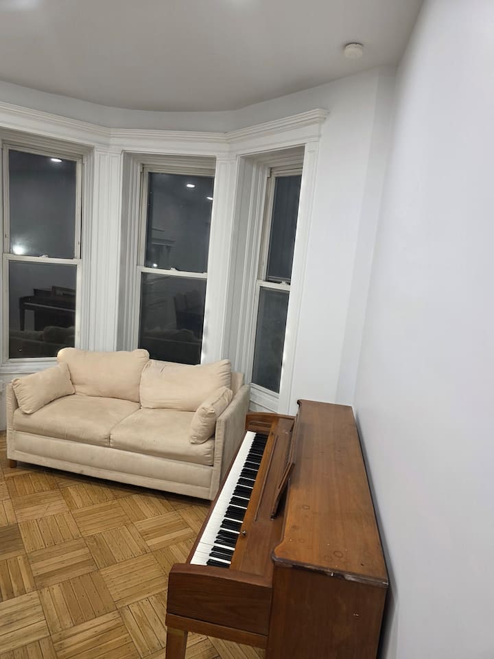 Brooklyn Historic District 4 Bedrooms - Maspeth - Queens NY