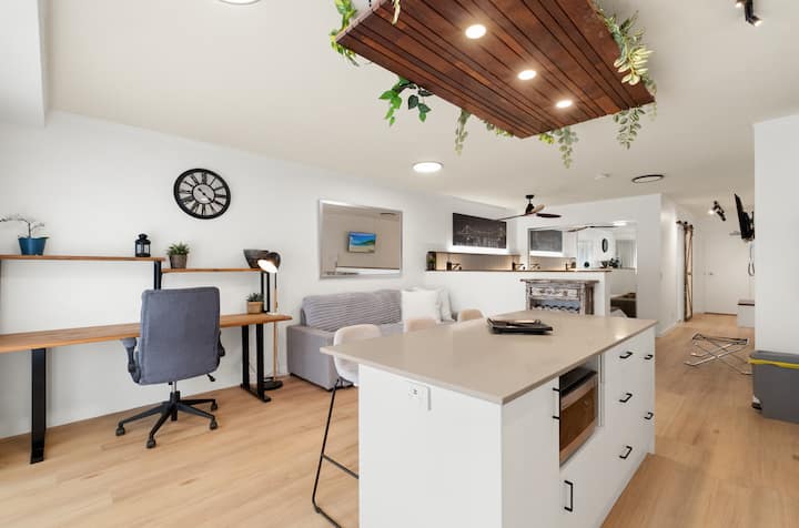 Resort Hideaway ~ Pool, Gym, Bbq, Tennis Court! - Brisbane